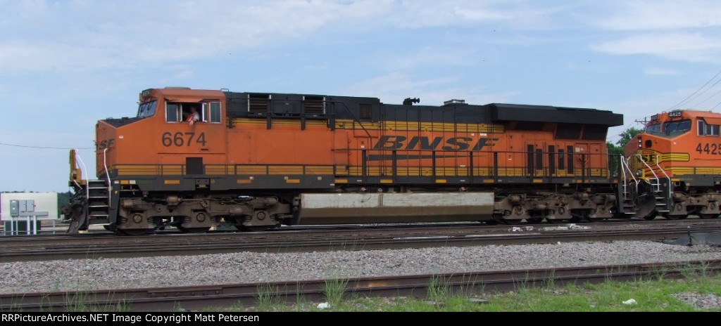 BNSF 6674
